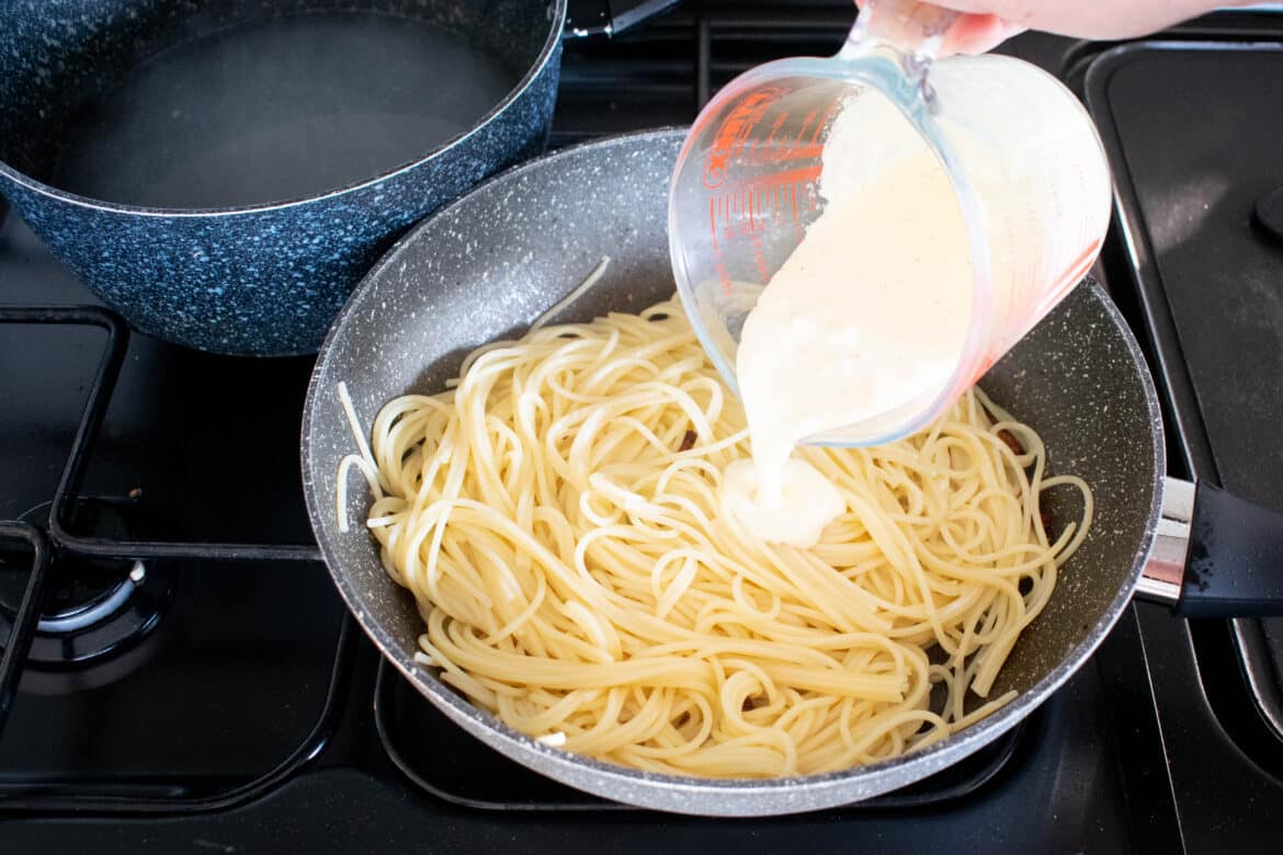 Easy Creamy Carbonara Recipe | Step by step | Hint Of Helen