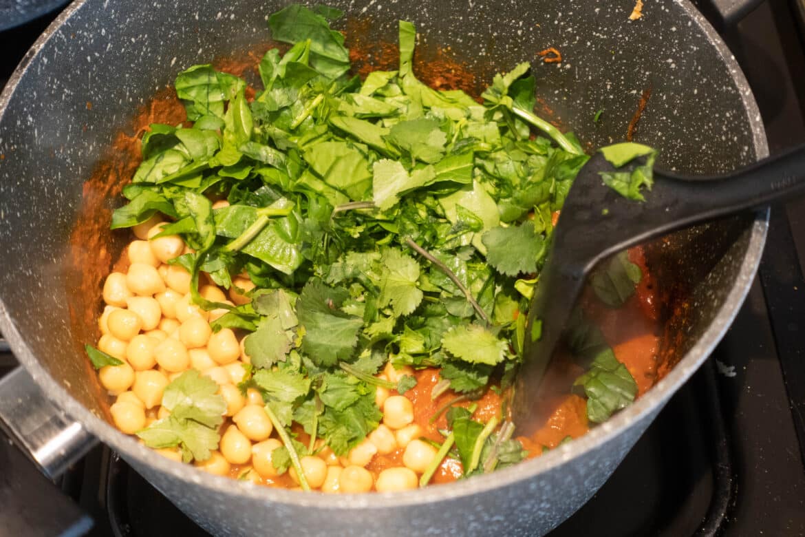 Chana Saag (Chickpea & Spinach Curry) | Vegan | Hint Of Helen